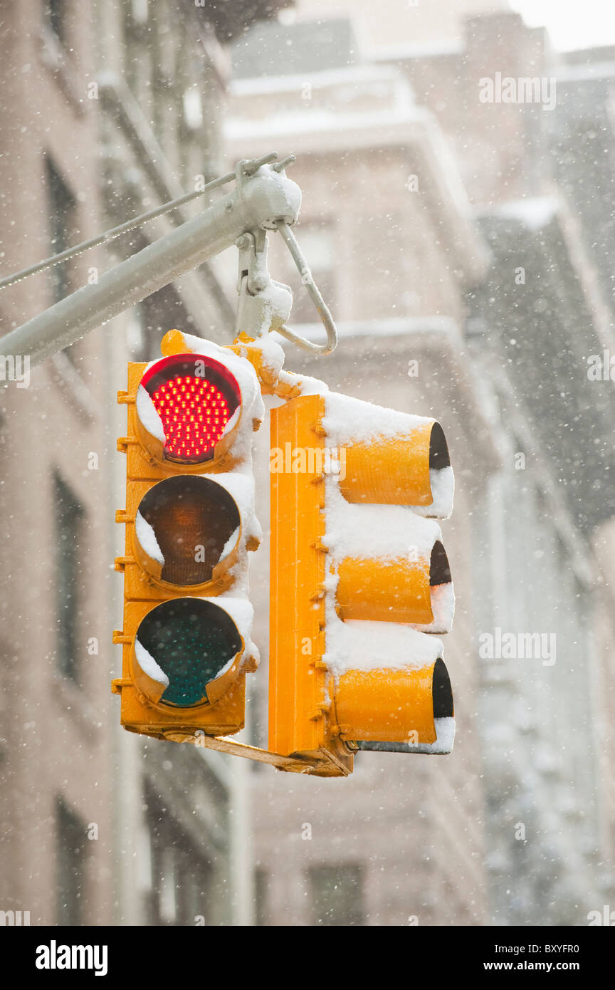 Snow covered traffic lights Stock Photo - Alamy