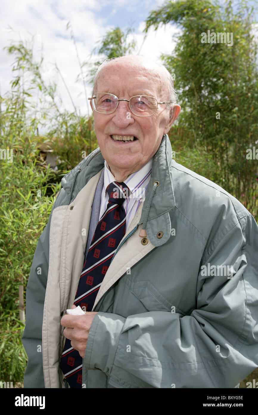 British prisoner of war far east hi-res stock photography and images ...