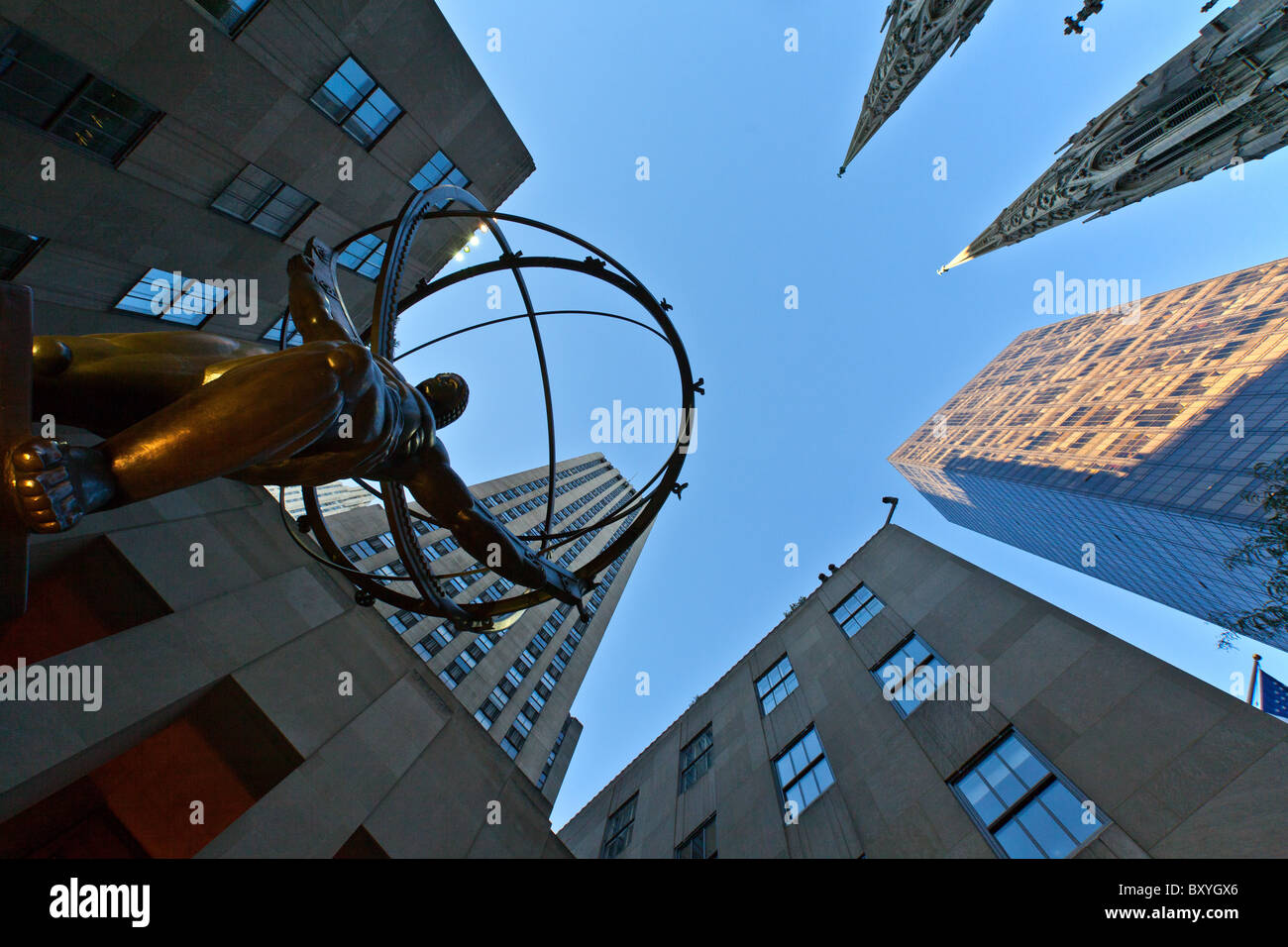 U.S.A., New York, Manhattan, the Atlas statue in Rockefeller Center ...