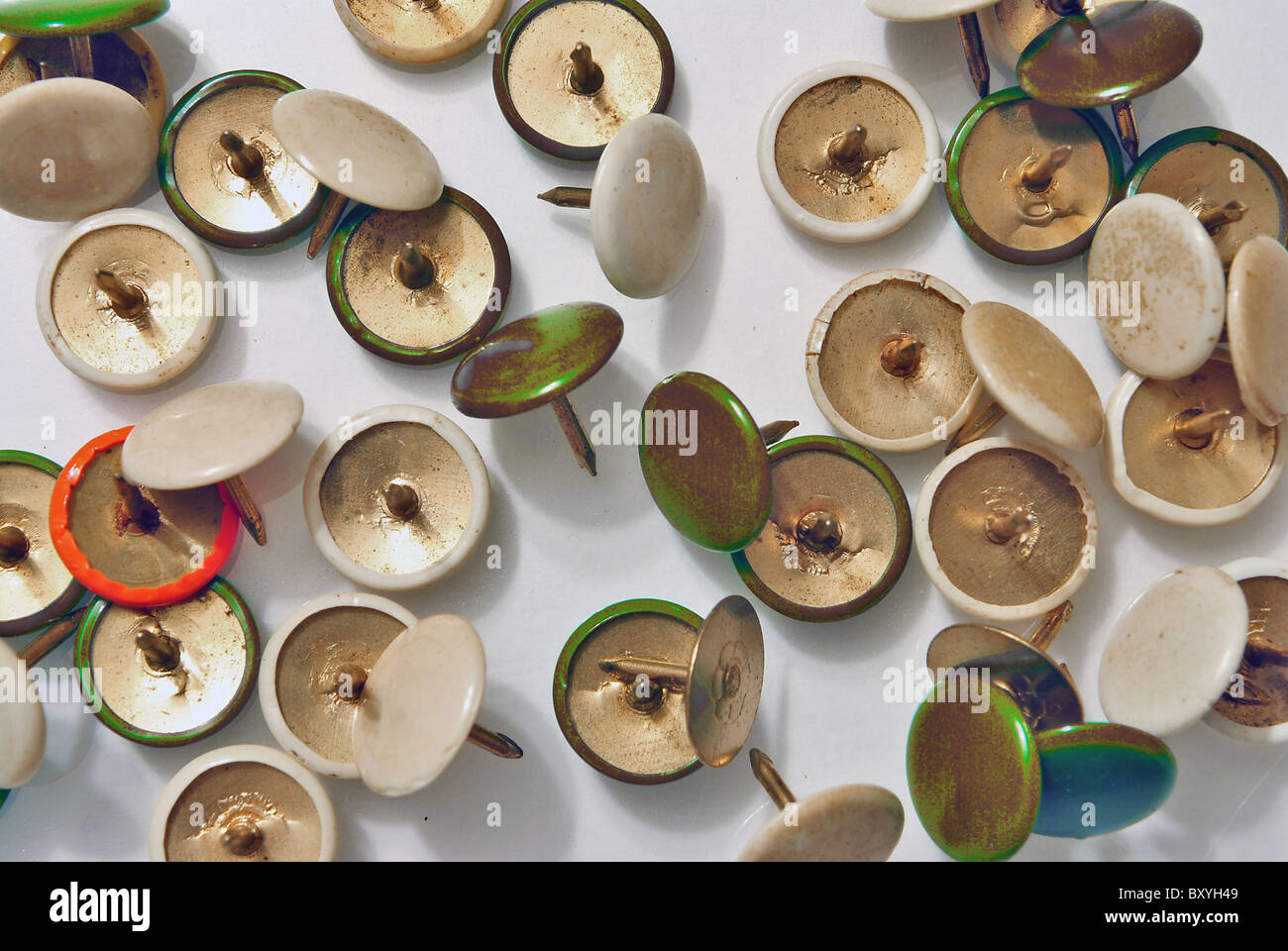 drawing pins used to attach notes on the wall Stock Photo - Alamy