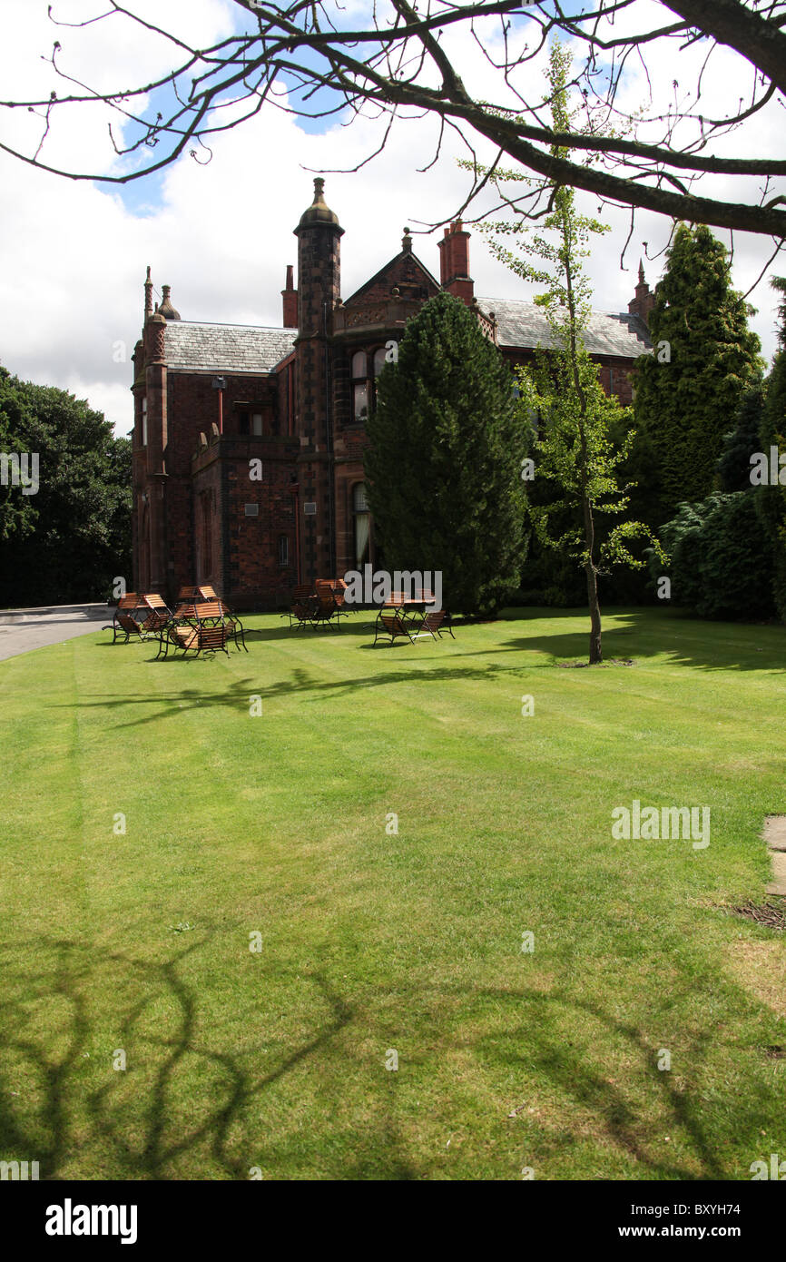 Walton Hall and Gardens. Summer view of the lawn with Walton Hall in ...