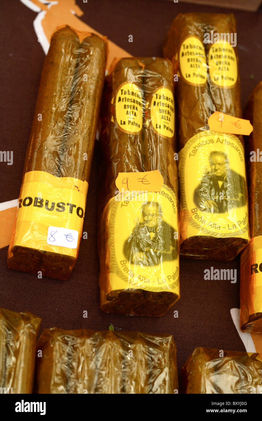 Cigar wrapping hi-res stock photography and images - Alamy
