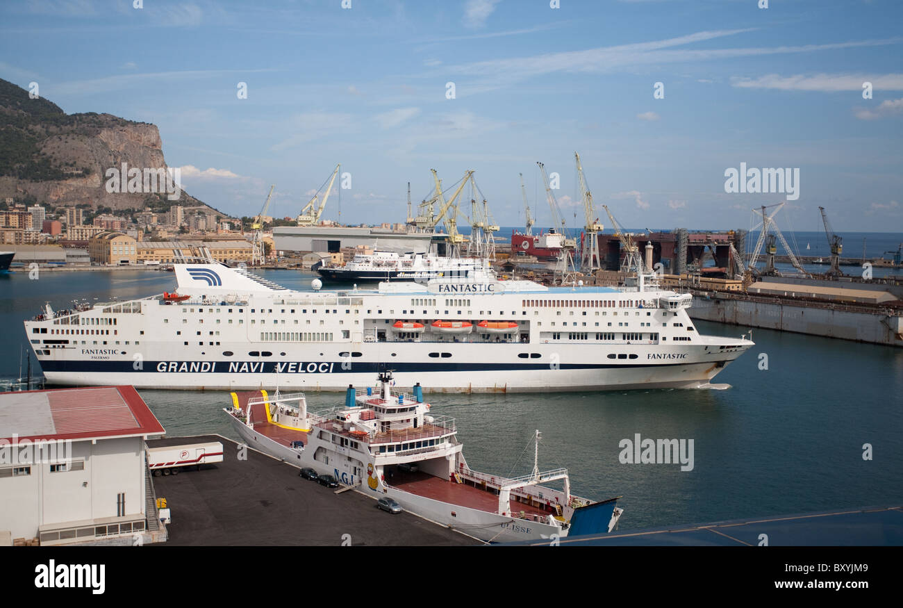 Ferry departing Palermo bound for Italian Mainland Stock Photo - Alamy
