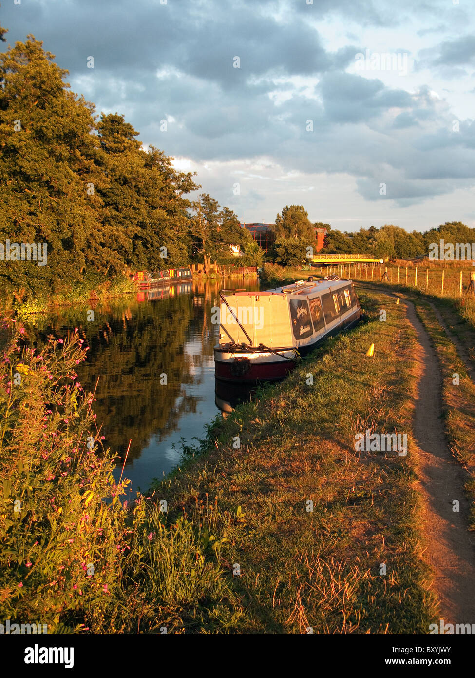 Guildford Canal River Wey Stock Photos & Guildford Canal River Wey ...