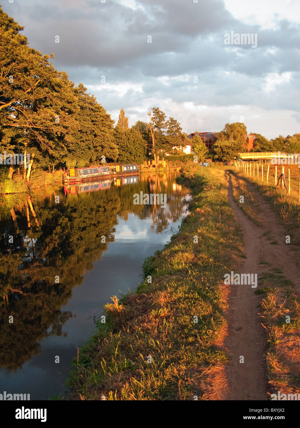 River wey navigation dusk hi-res stock photography and images - Alamy