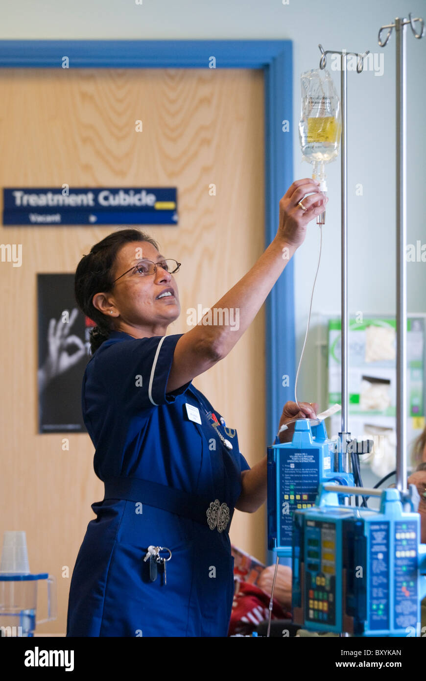 Nurse working uk hi-res stock photography and images - Alamy