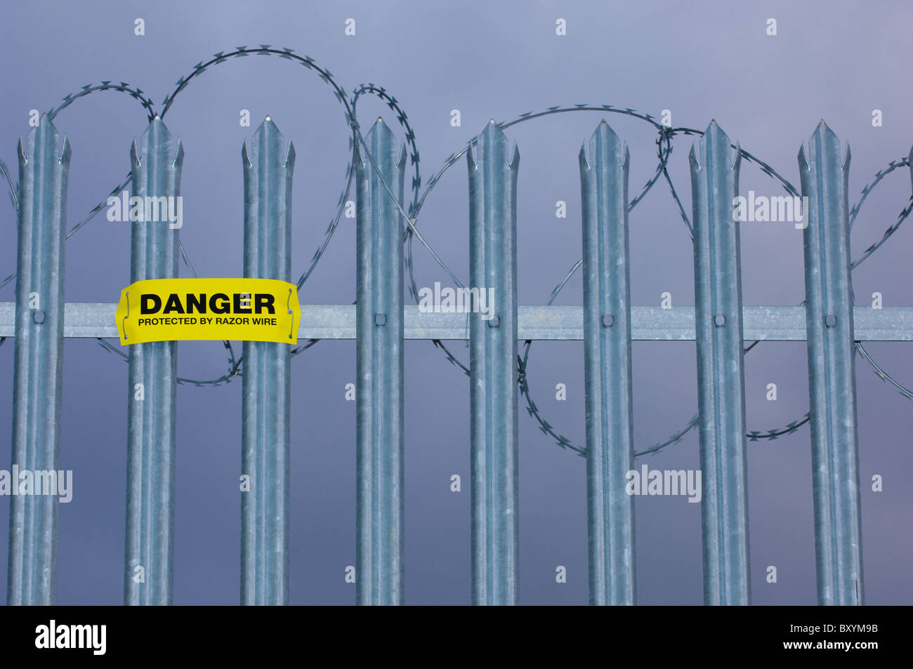 Razor wire fence warning sign hi-res stock photography and images - Alamy