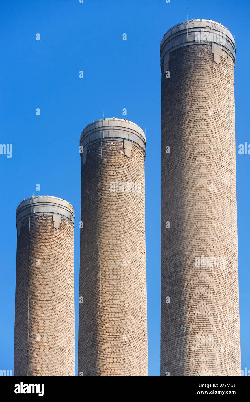 Three smokestacks hi-res stock photography and images - Alamy