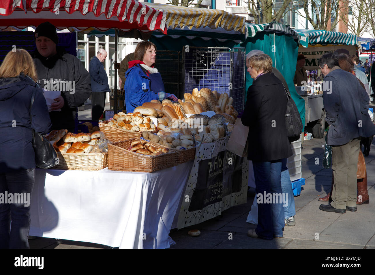 Winchester hampshire farmers market hi-res stock photography and images ...