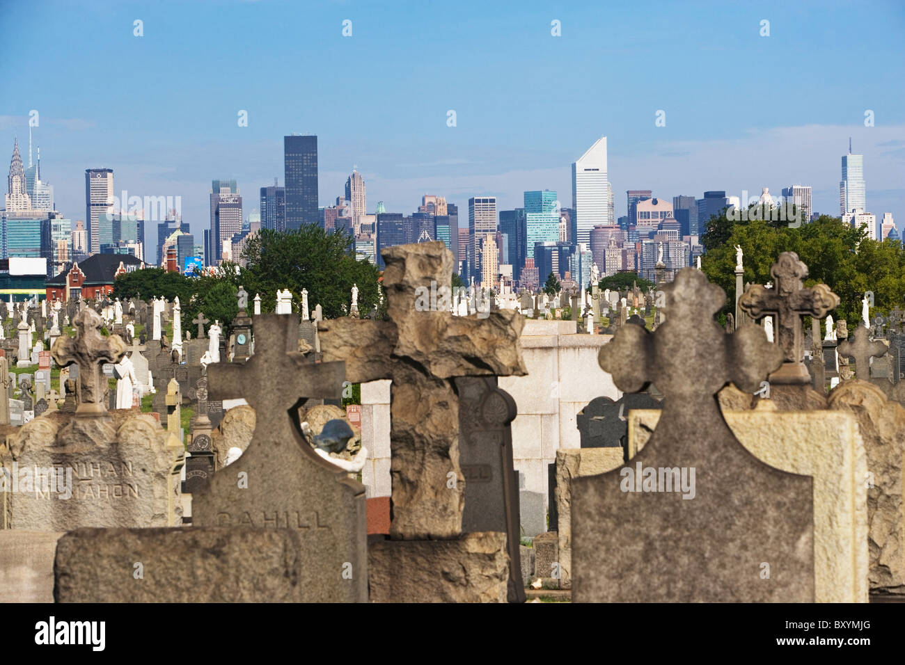 Cemetery with downtown skyline Stock Photo - Alamy