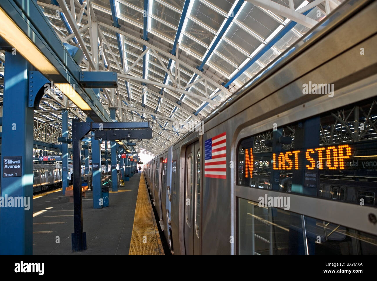 Solar platform hi-res stock photography and images - Alamy