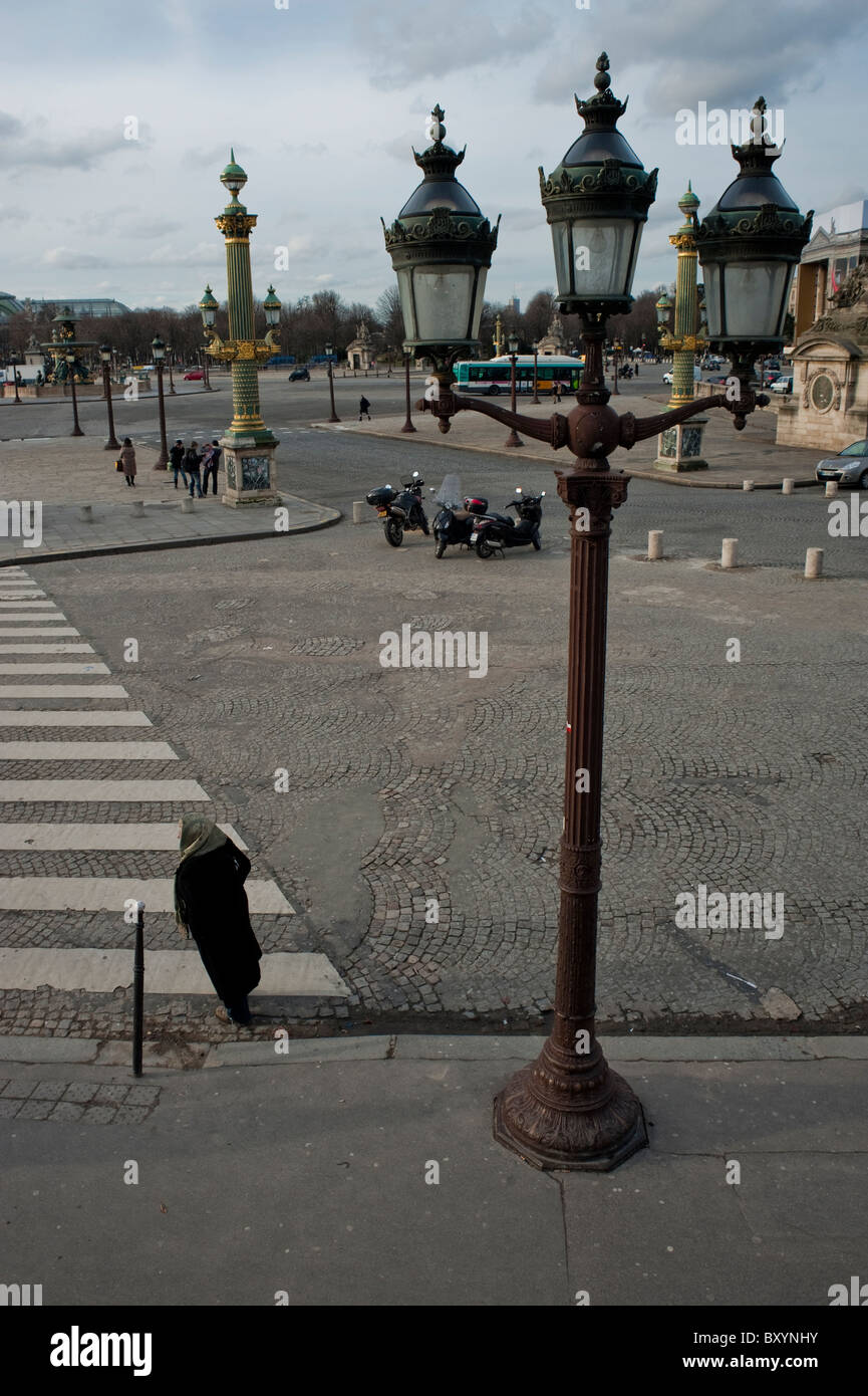 Cross walk paris street lamp hi-res stock photography and images - Alamy