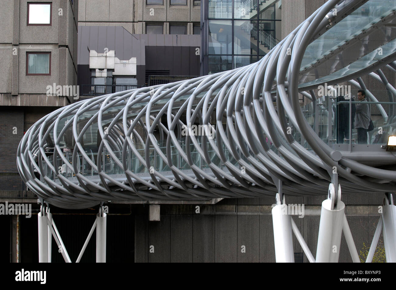 Modern walkway hi-res stock photography and images - Alamy