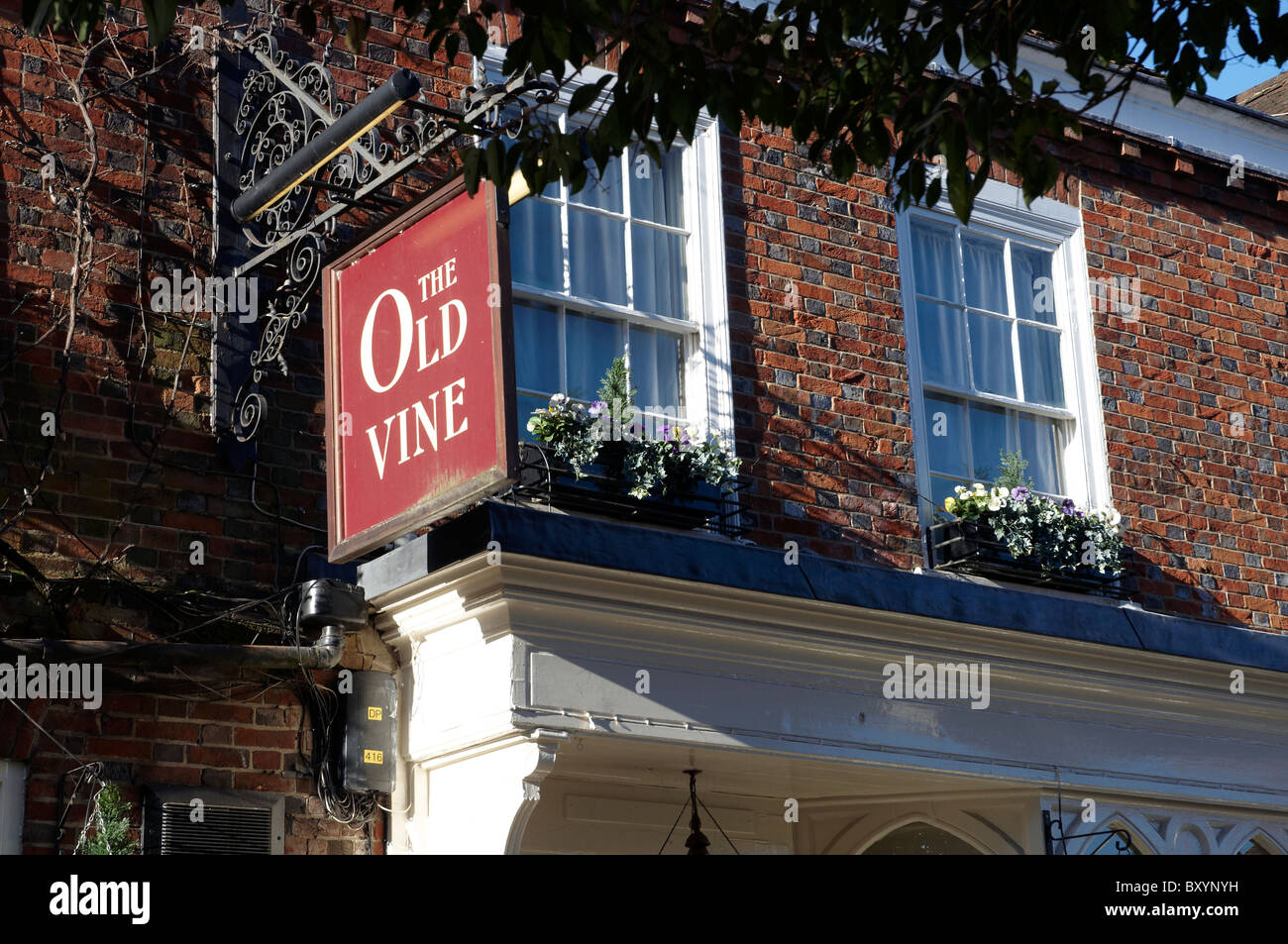Pub winchester england hi-res stock photography and images - Alamy