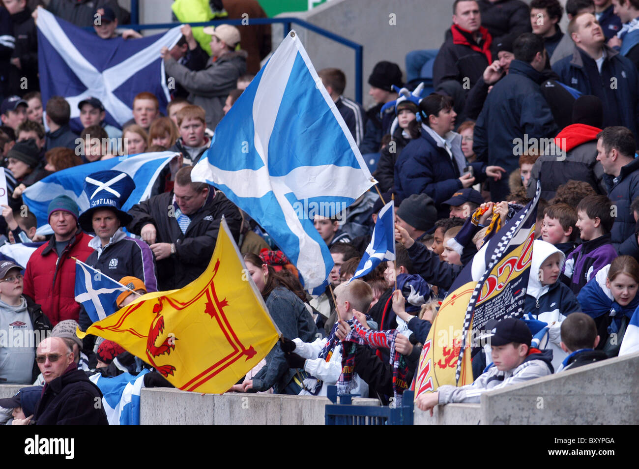 Murrayfield stadium crowds hi-res stock photography and images - Alamy