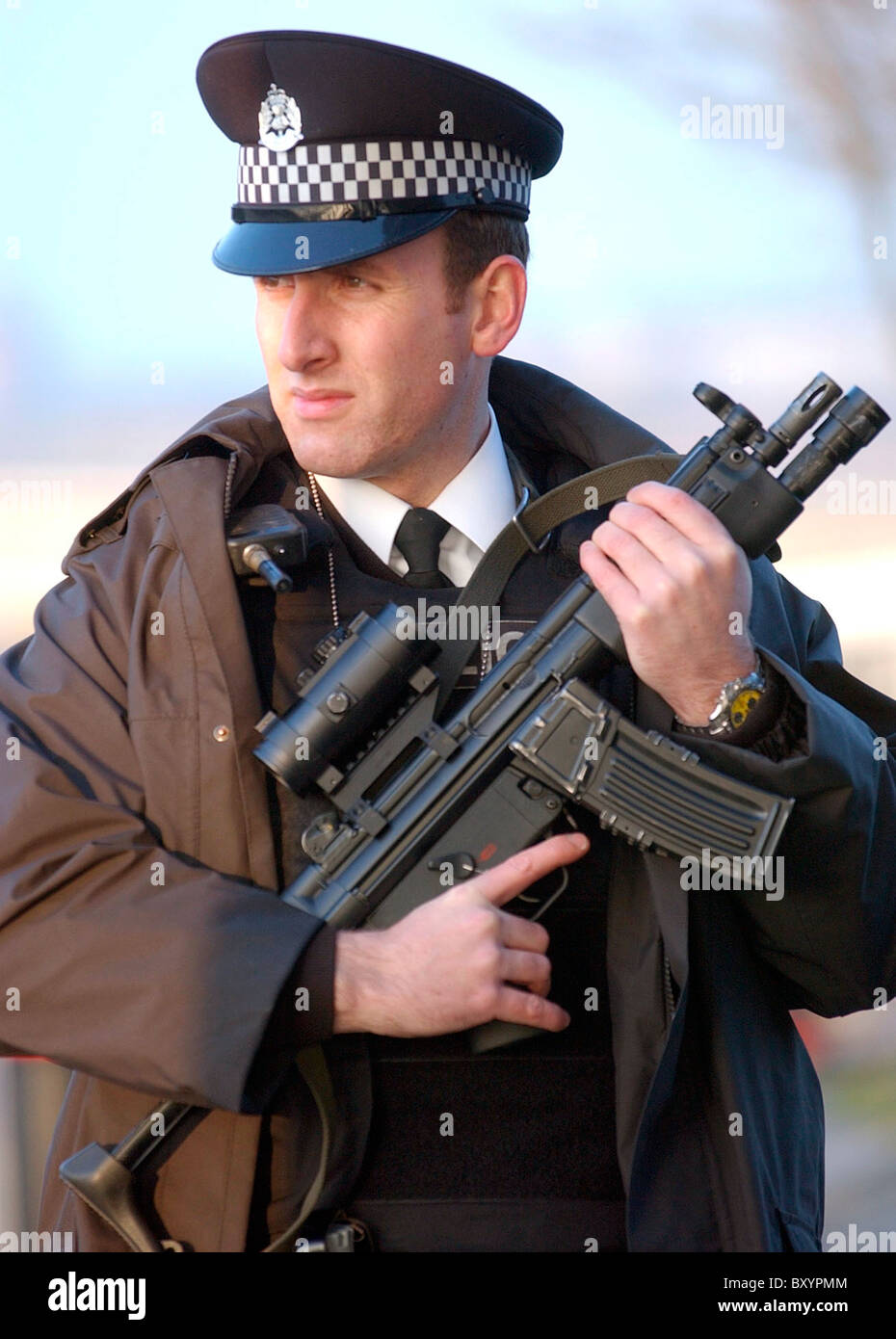 An armed policeman Stock Photo - Alamy