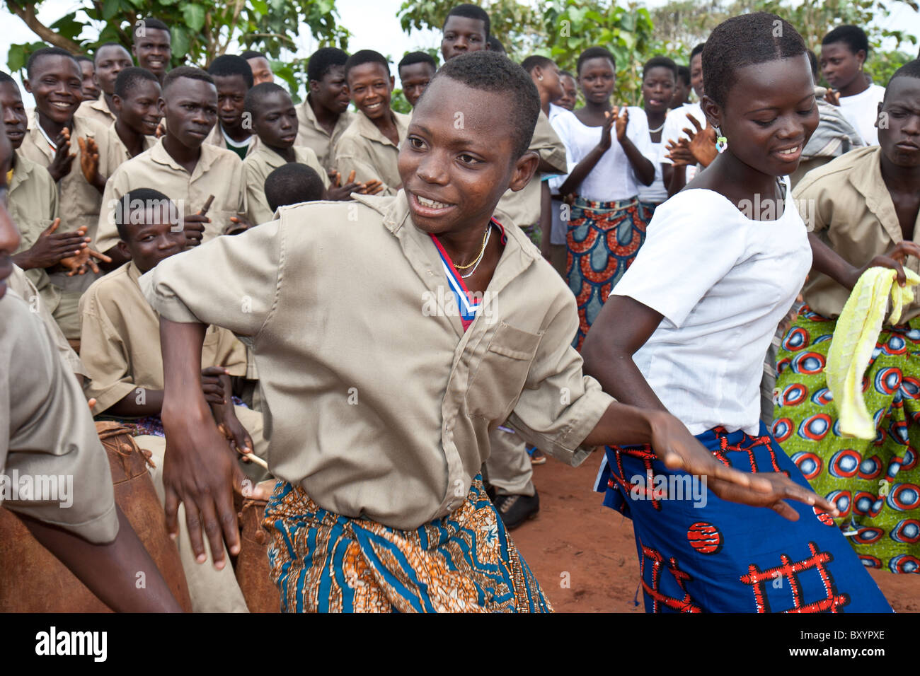 Female african dancer west africa hi-res stock photography and images ...