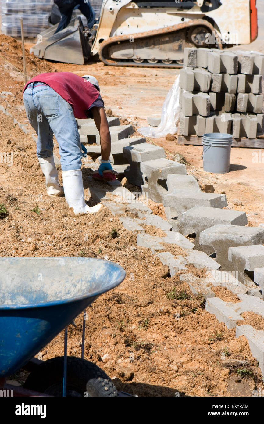 Laying concrete blocks hi-res stock photography and images - Alamy