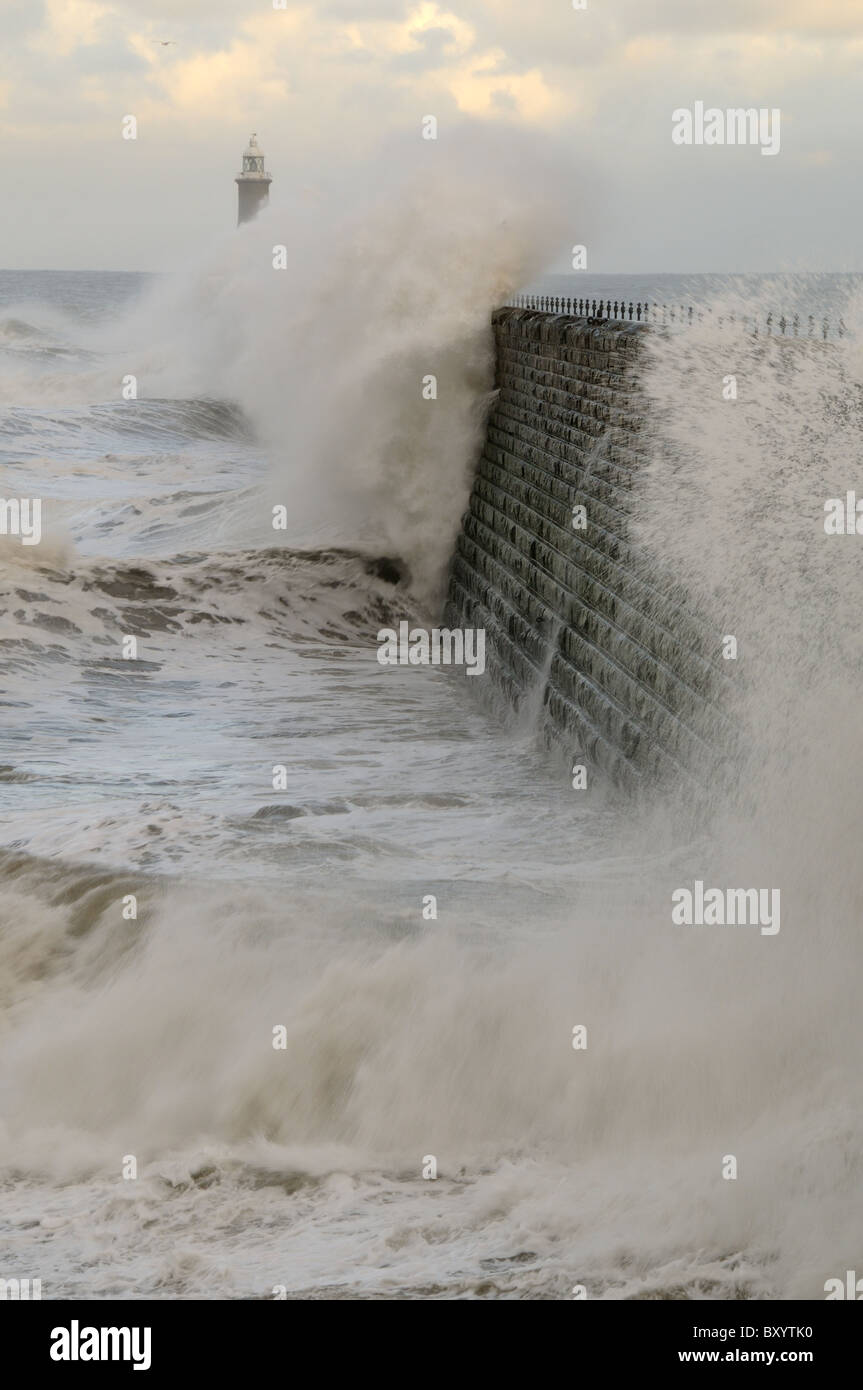 storm on tynemouth pier Stock Photo - Alamy