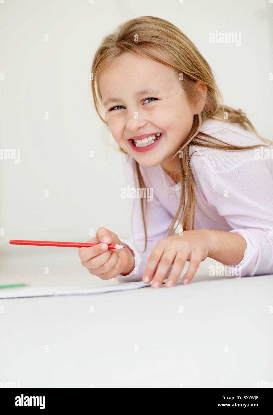 Girl drawing looking over shoulder hi-res stock photography and images ...