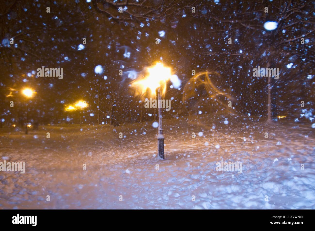 City scenic snow at night hi-res stock photography and images - Alamy