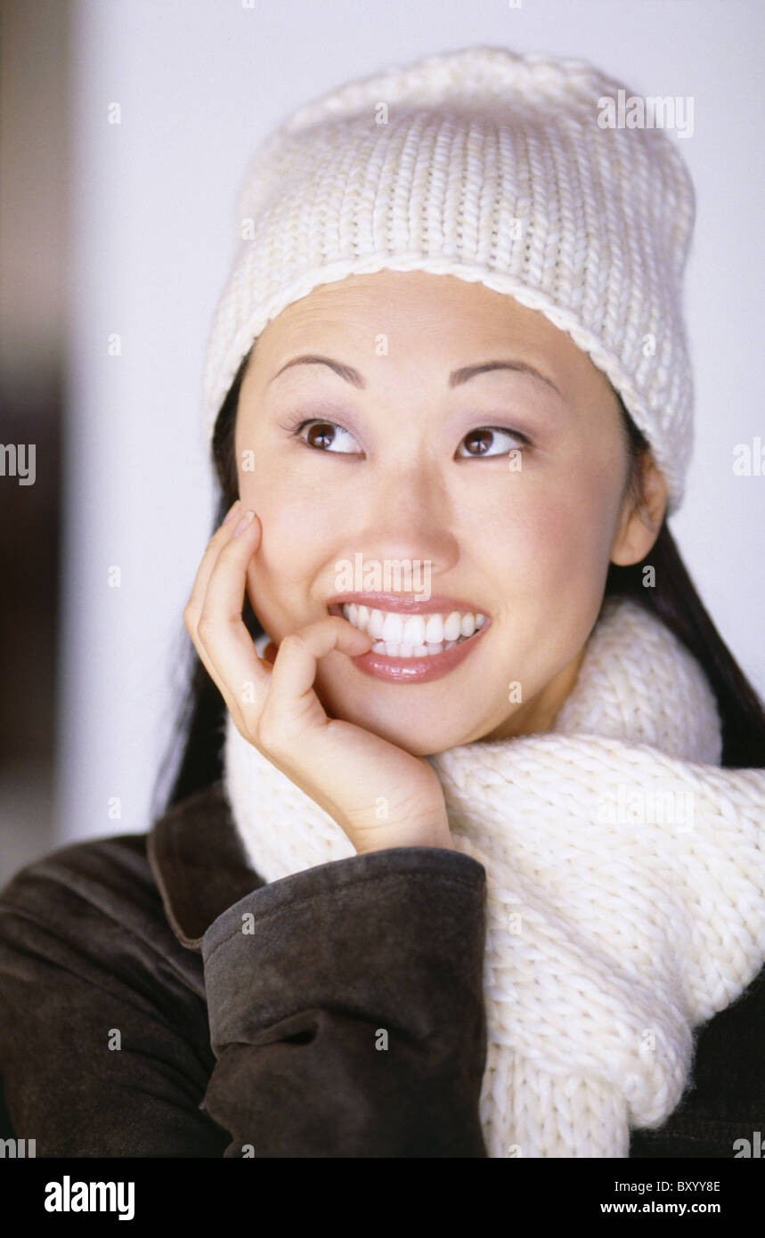 Rest hand chin portrait think hat hi-res stock photography and images ...