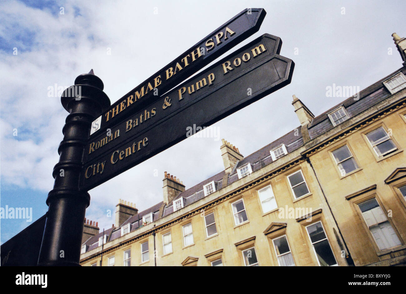 Tourists tourist visiting bath landmarks hi-res stock photography and ...