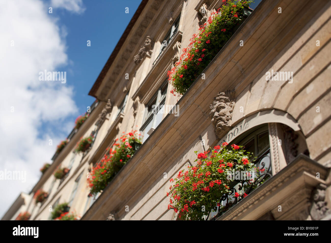 How to place window boxes hi-res stock photography and images - Alamy
