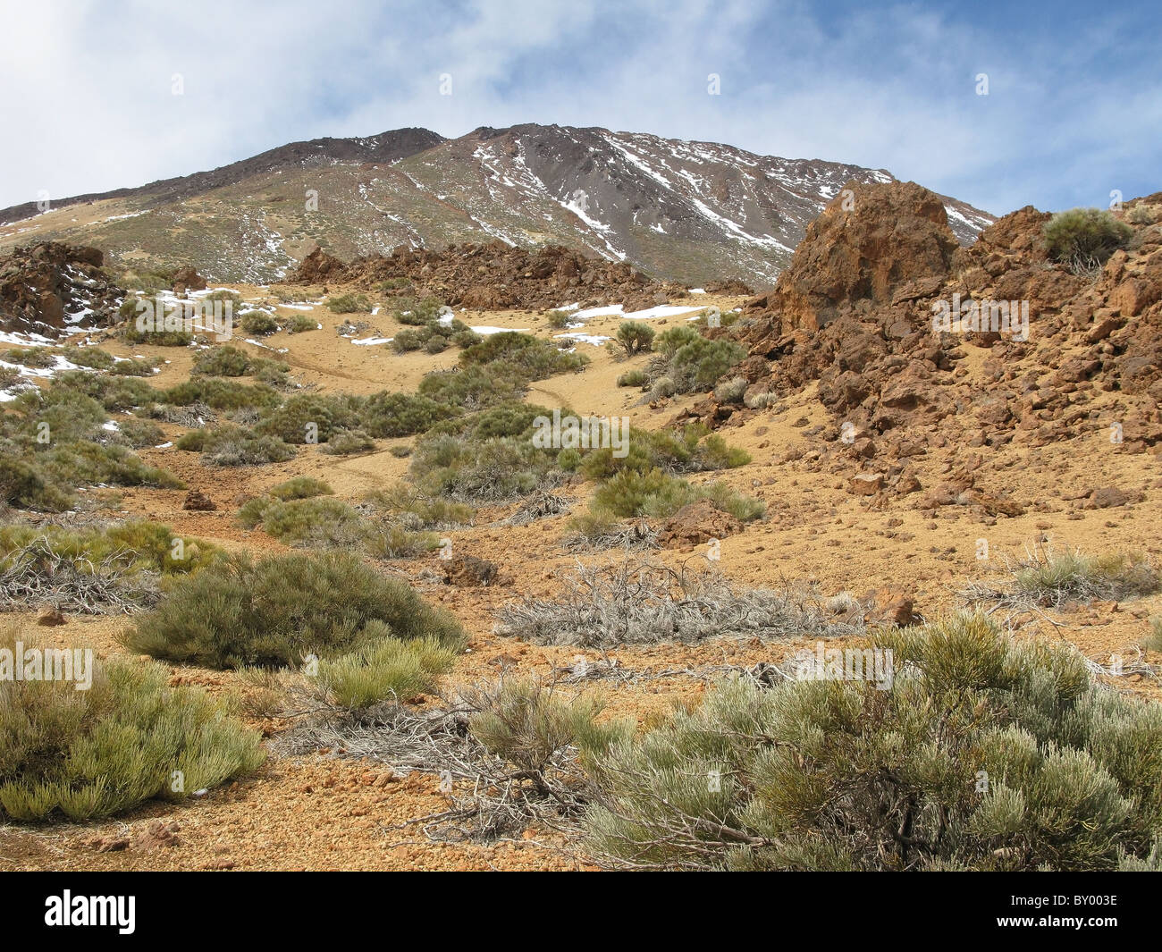 Looking up at Mount Teide from volcanic landscape, Tenerife, Islas ...