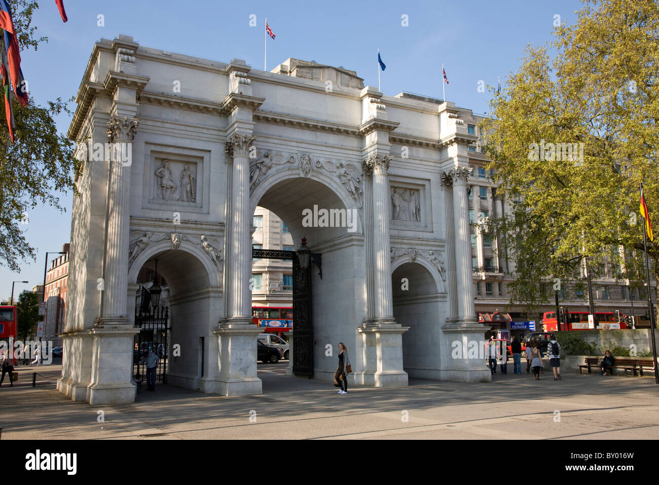 White carrara marble monument hi-res stock photography and images - Alamy
