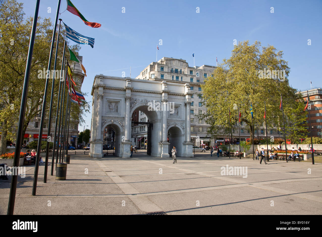 Arch of sculptures hi-res stock photography and images - Alamy