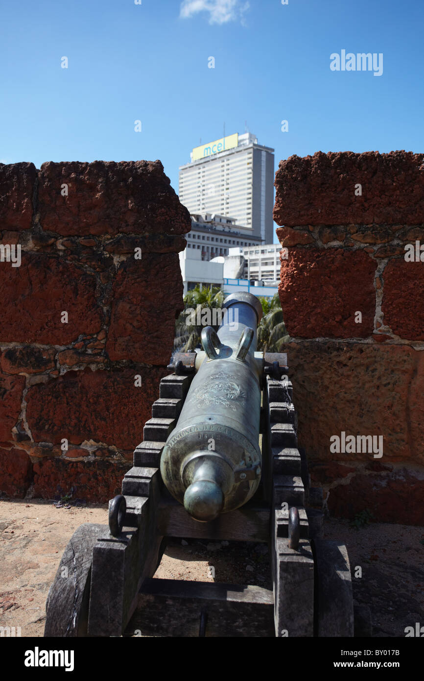 Cannon on walls of Maputo Fort, Maputo, Mozambique Stock Photo - Alamy