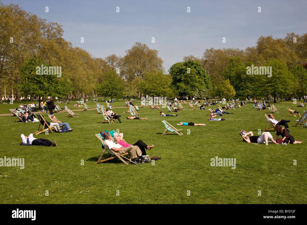 Green park london chairs hi-res stock photography and images - Alamy