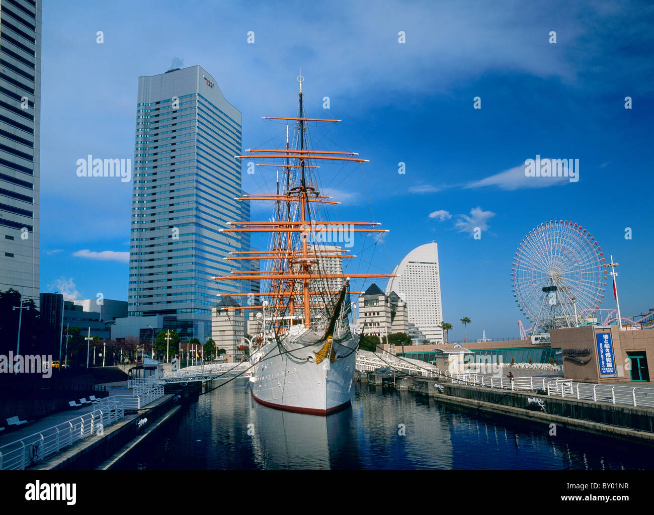Yokohama Minato Mirai 21 and Nippon-maru, Yokohama, Kanagawa, Japan ...