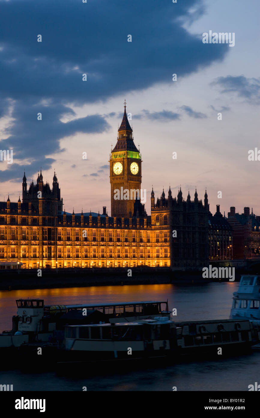 Victorian london night houses hi-res stock photography and images - Alamy