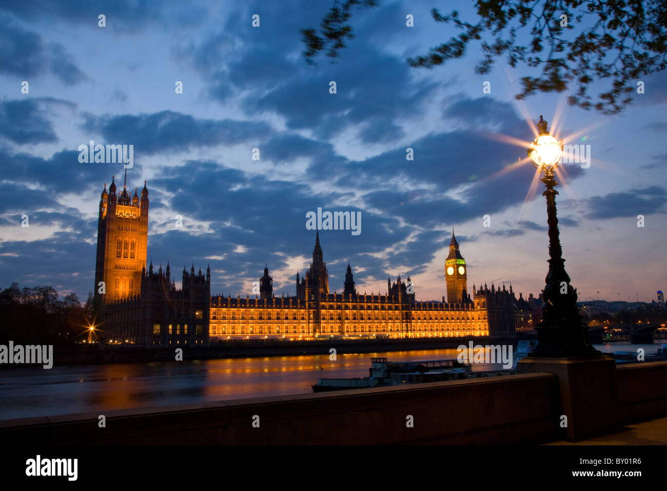 Victorian London Night Houses High Resolution Stock Photography and ...