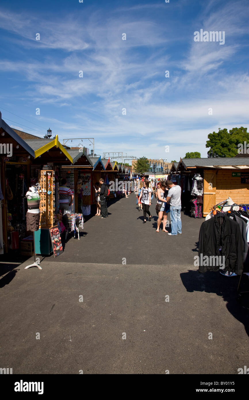Market huts hi-res stock photography and images - Alamy