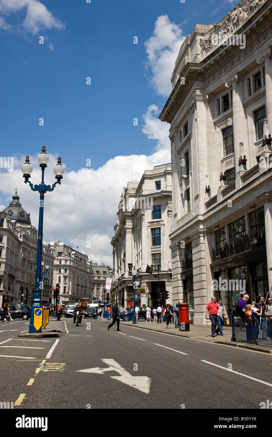 London street road markings hi-res stock photography and images - Alamy