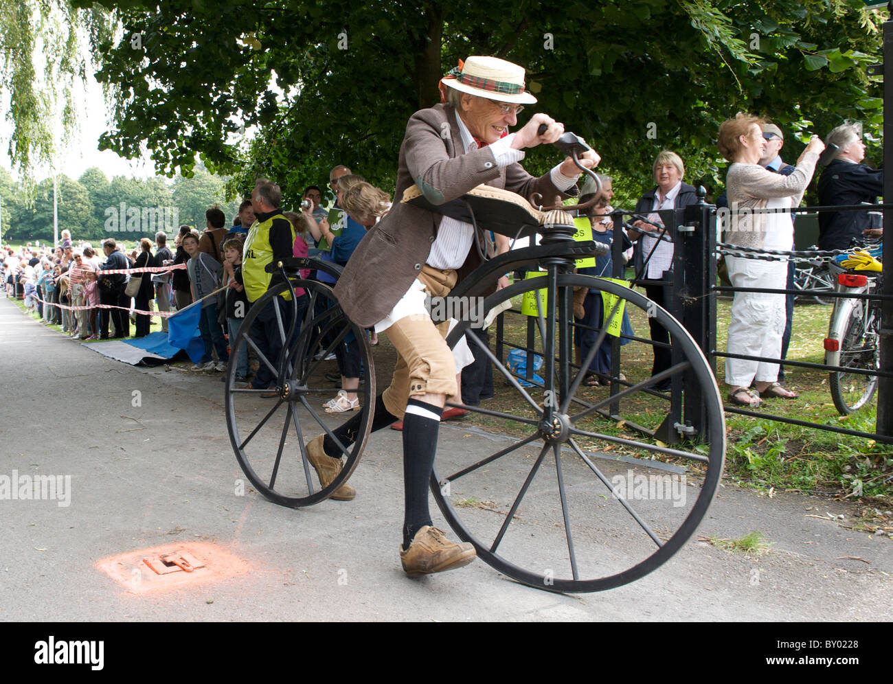Competitors in The Great Race 2010, Boneshaker bike race held in ...