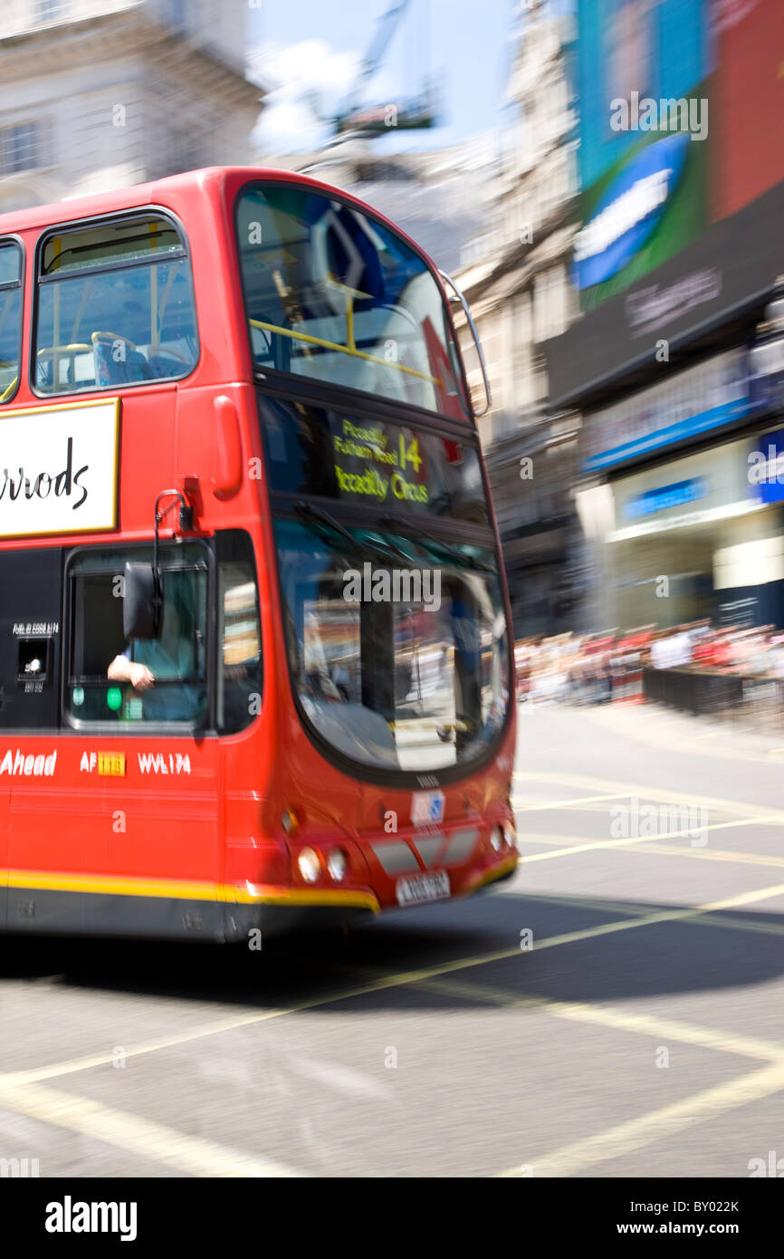 Piccadilly circus bus hi-res stock photography and images - Alamy