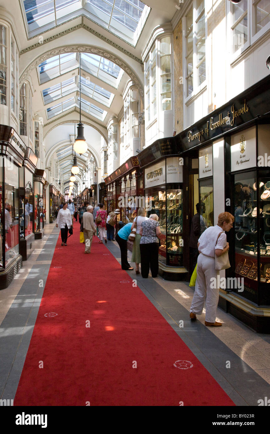 Burlington arcade entrance hi-res stock photography and images - Alamy