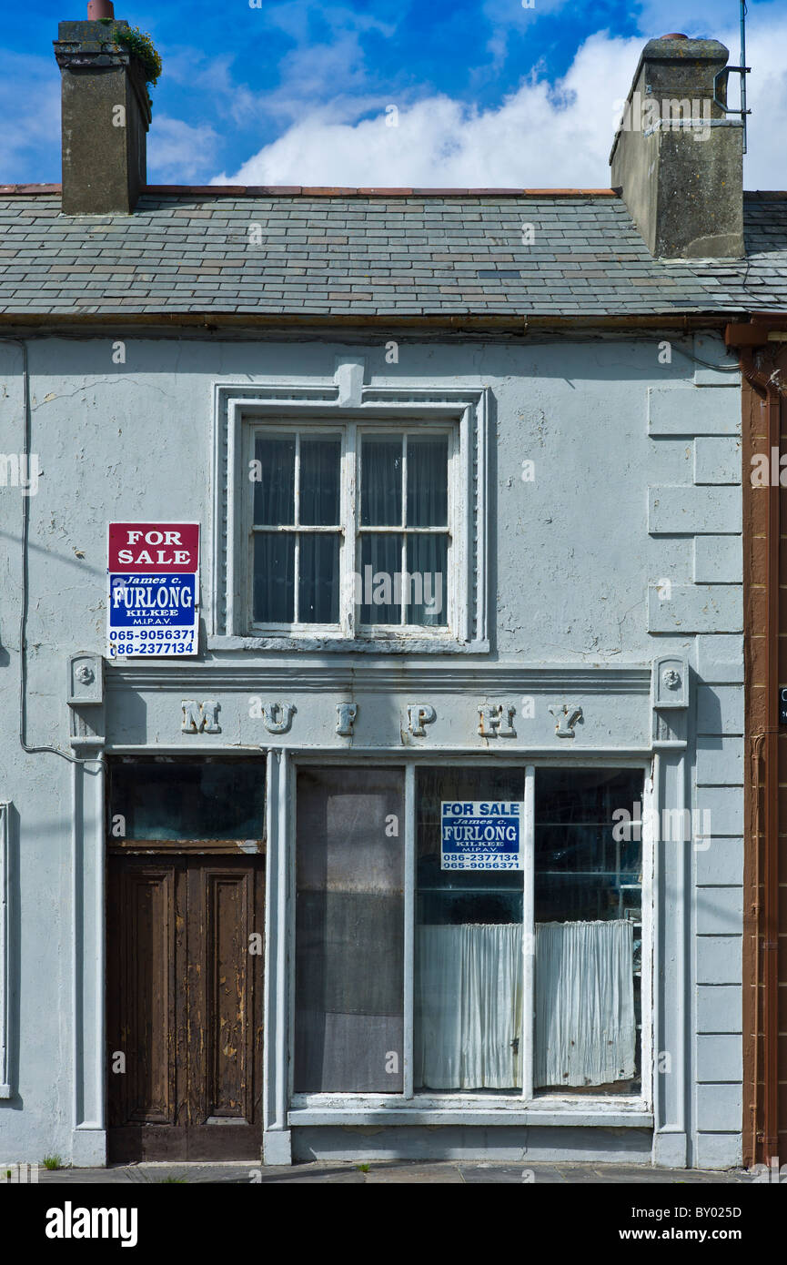 Rundown Shop High Resolution Stock Photography and Images - Alamy