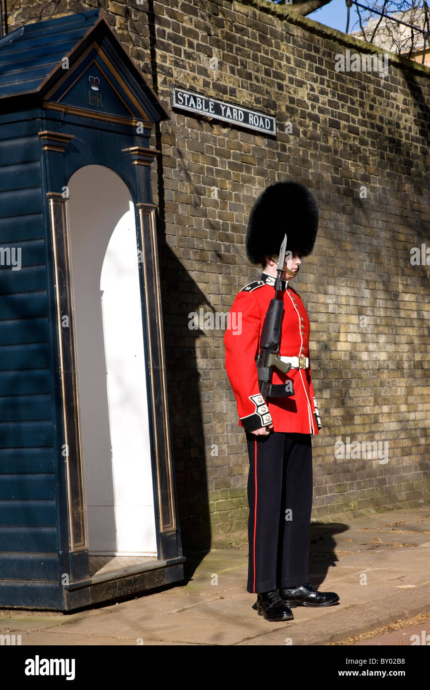 Guard at Stable Yard on the Mall Stock Photo - Alamy