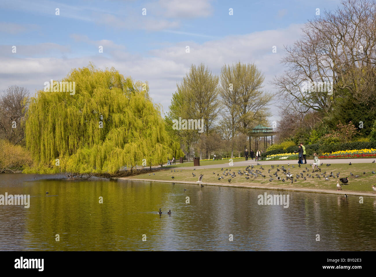 Regents park hi-res stock photography and images - Alamy