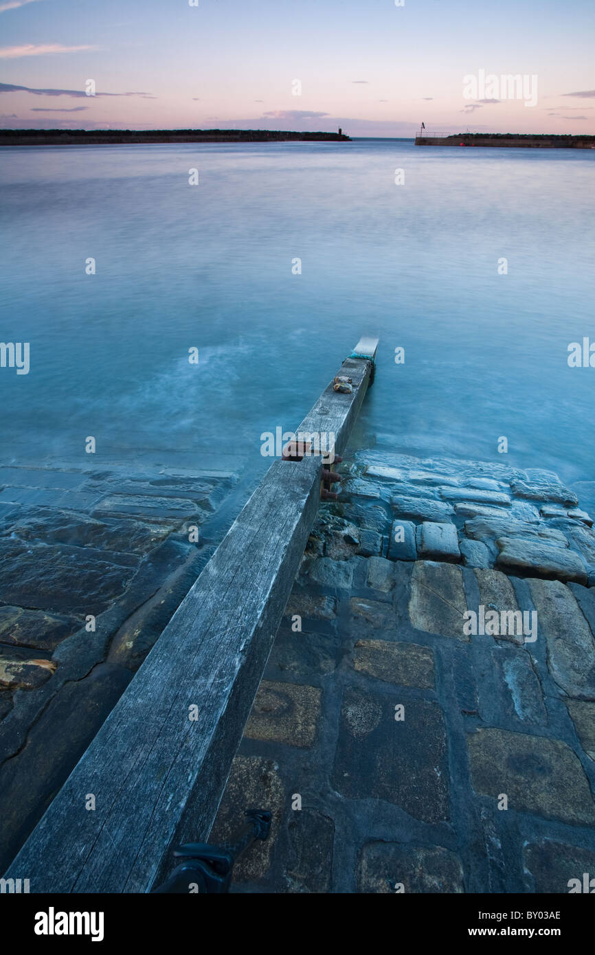 Staithes yorkshire surf hi-res stock photography and images - Alamy