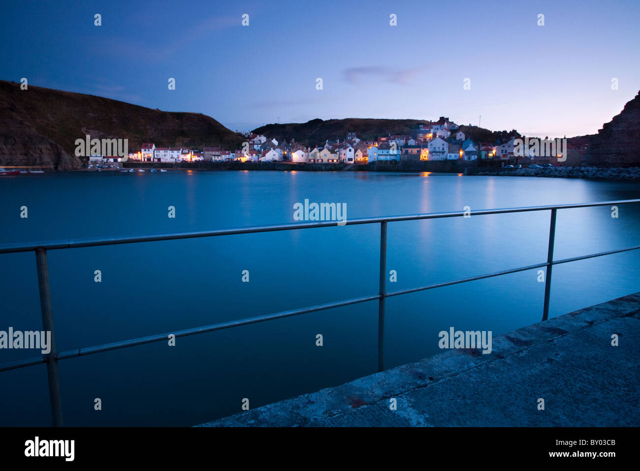 Staithes yorkshire surf hi-res stock photography and images - Alamy