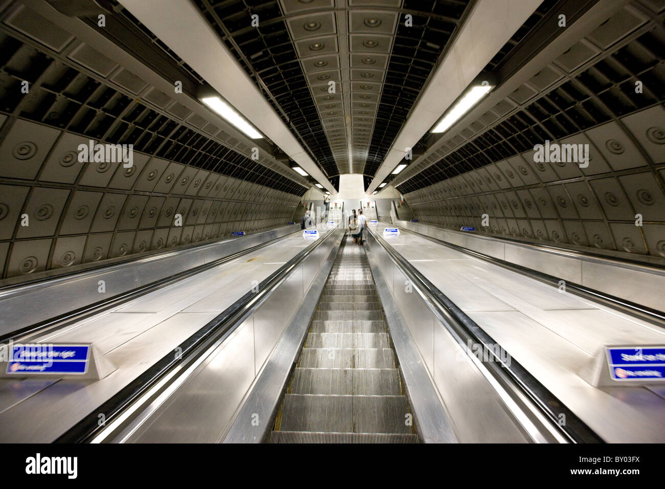 Jubilee line hi-res stock photography and images - Alamy