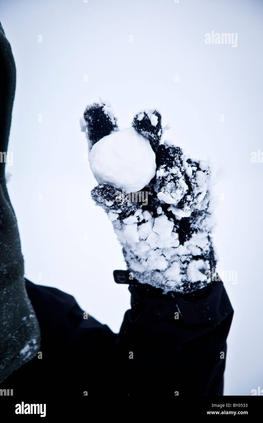 Throwing a snowball hi-res stock photography and images - Alamy
