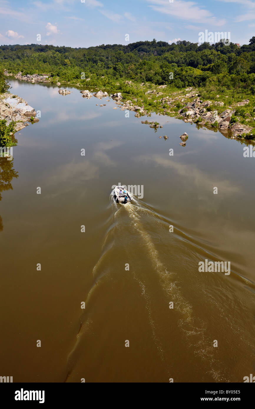 A pleasure boat cruises up the Potomac River north of Chain Bridge, at ...