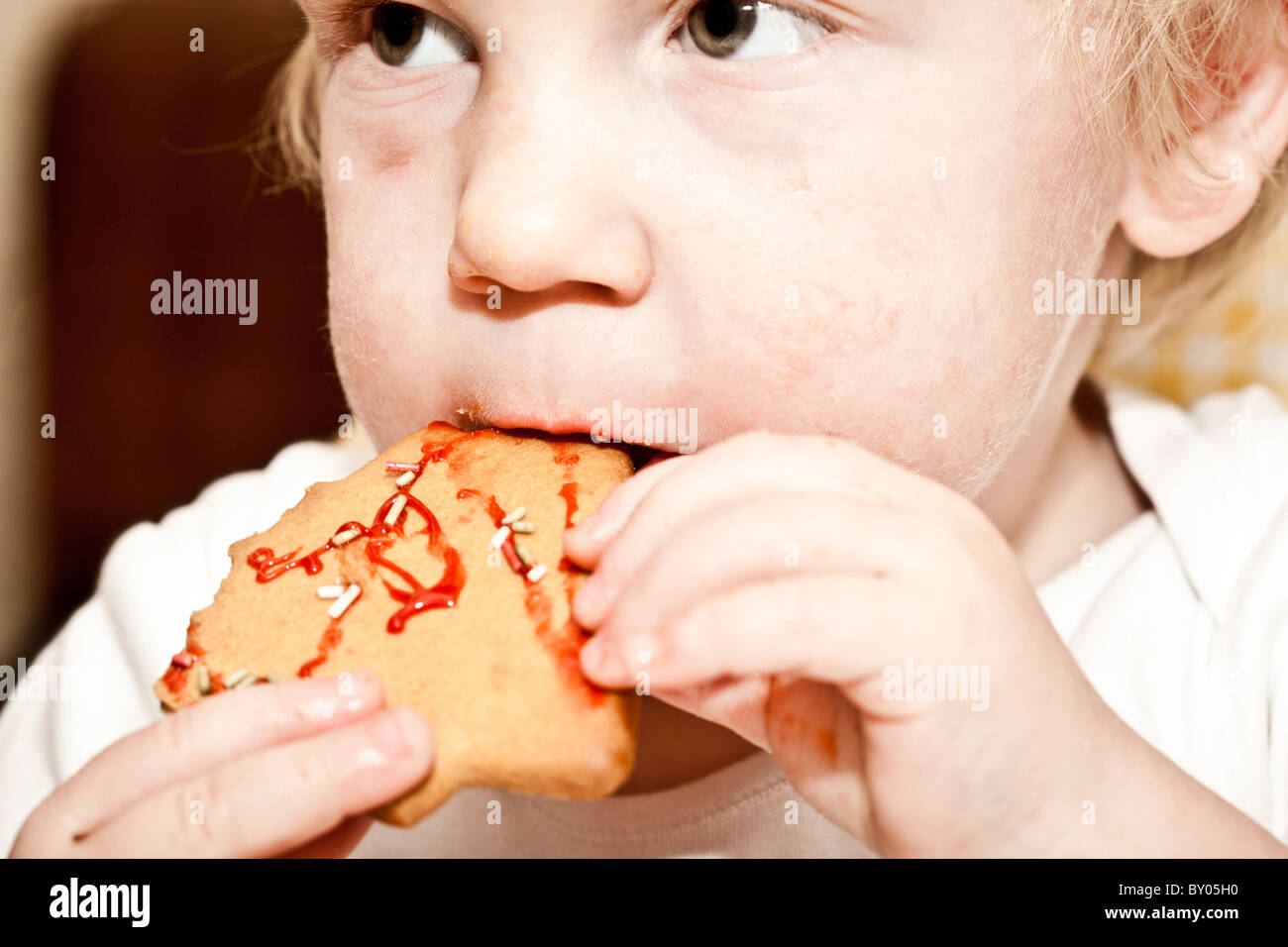 child eating a biscuit Stock Photo - Alamy